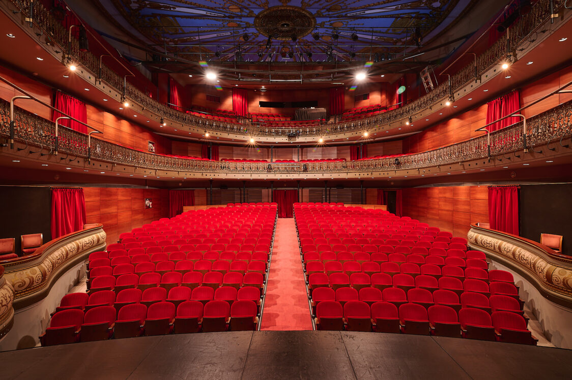 El teatre - Teatre Romea